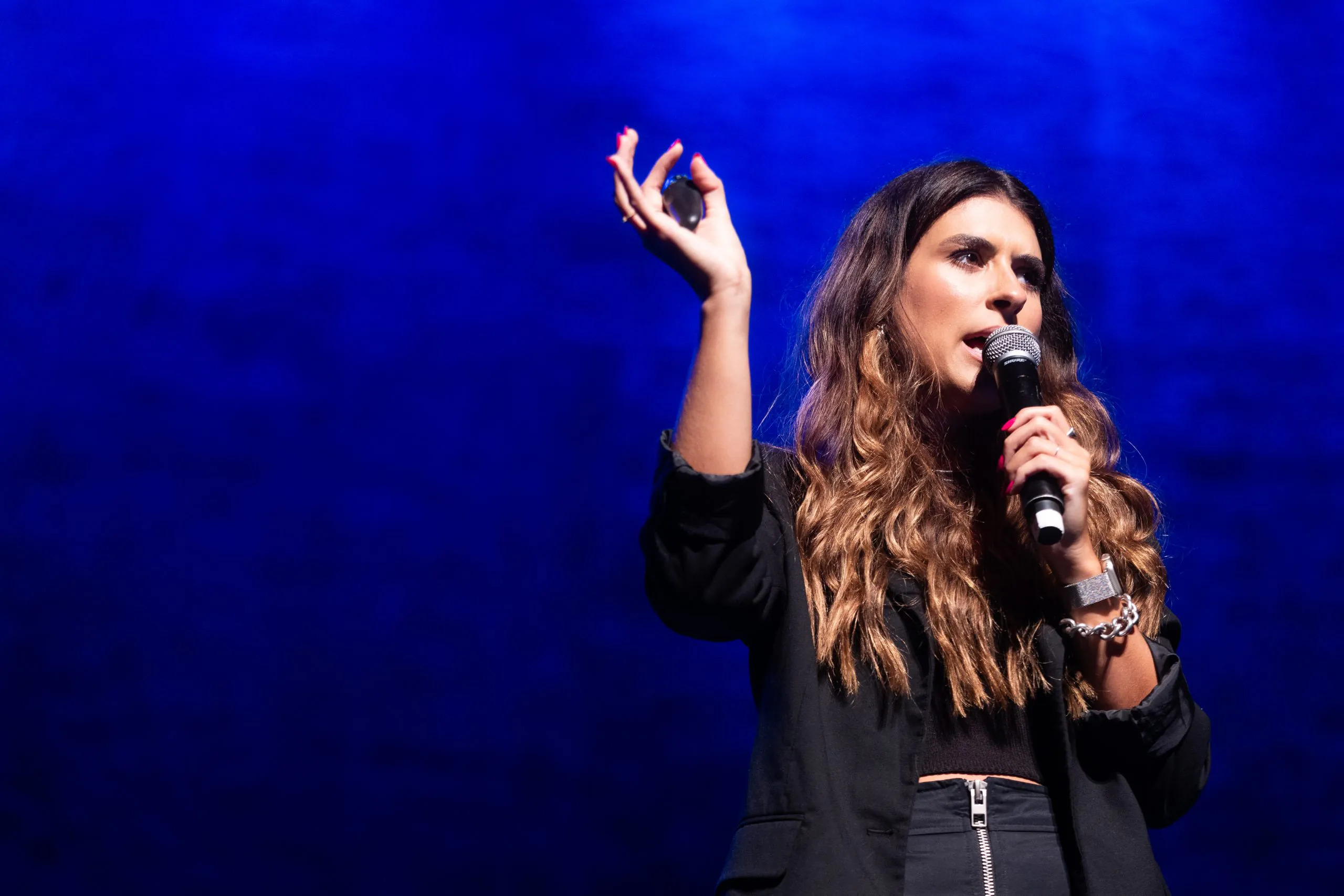 Esse show poderia ser um E-mail, com Luana Zucoloto, no Teatro Clara Nunes | Riotur.Rio